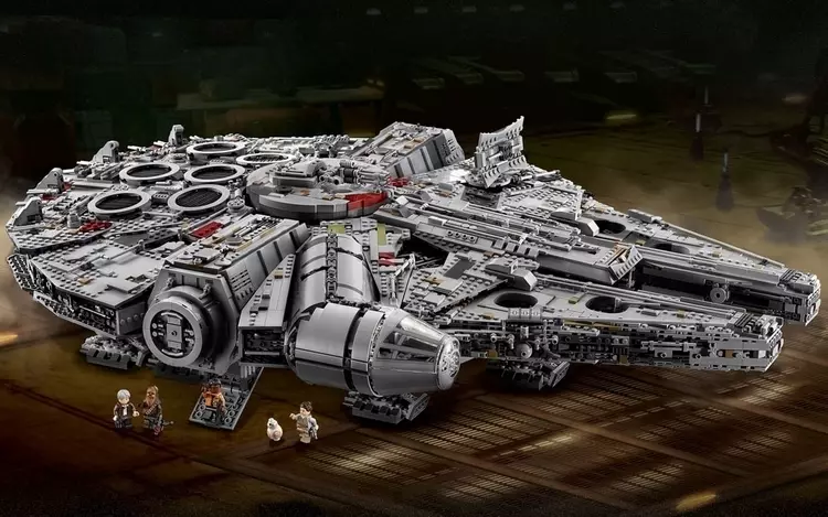 LEGO Ultimate Collector’s Series Millennium Falcon 742_1