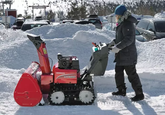 Honda HS1336i Ndadekke Operasi Sato kanggo Snow Blowers 7574_2