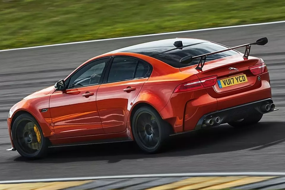 „Jaguar XE SV Project 8“. 767_2