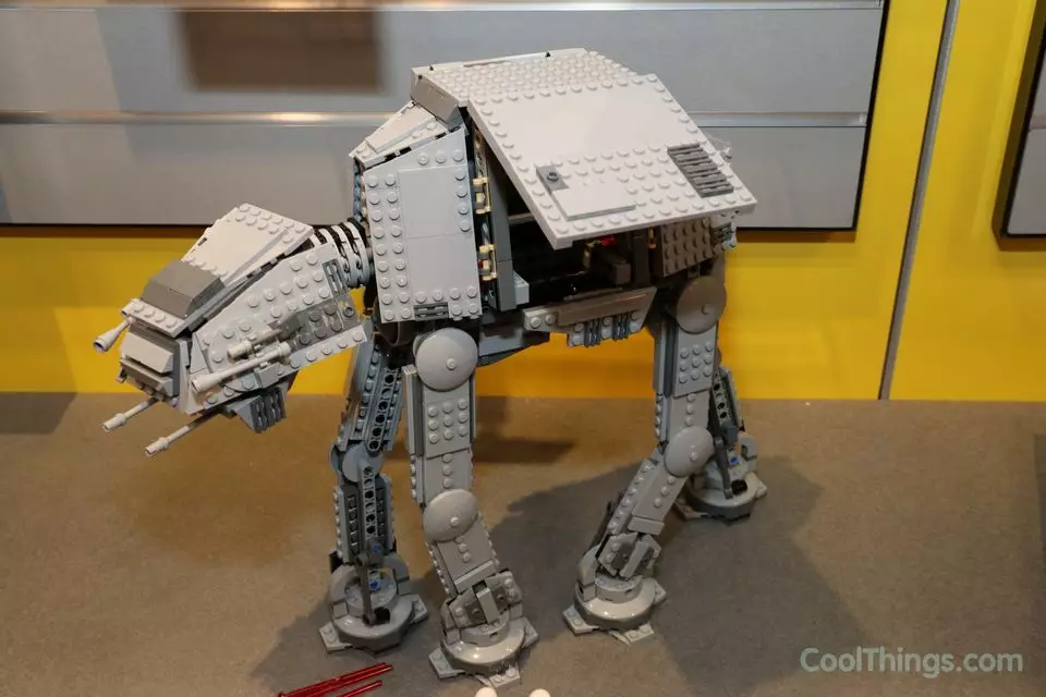 LEGO Star Wars AT-AT 75054 Obrázky a detaily 7956_3