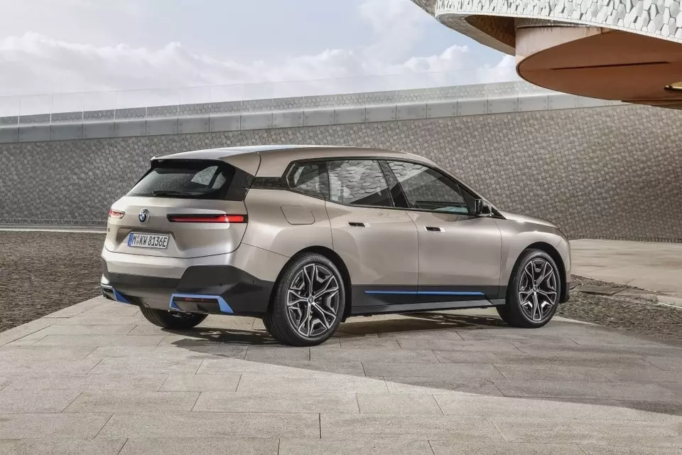 2022 m. BMW iX 800_5