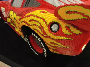 Rayo McQueen feito con 325000 ladrillos Lego 8116_5