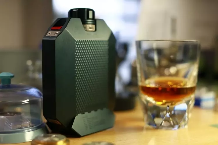 Macallan x Urwerk Flask 2 813_1