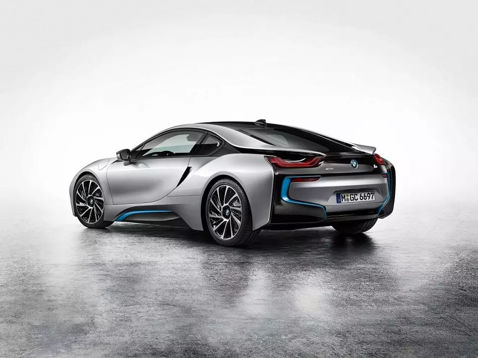 BMW i8: Ioe, e te manaʻo e te manaʻo i se faʻameamea i le taimi nei 815_4