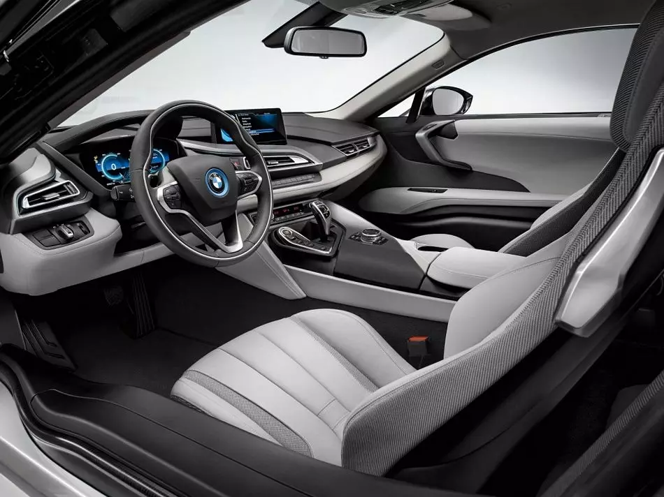 BMW i8: نعم ، ربما تريد سيارة هجينة الآن 815_6