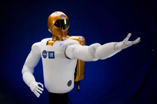 NASA Humanoid Robonaut 2 gurýar, oňa adam ýaly eller berýär 8402_2