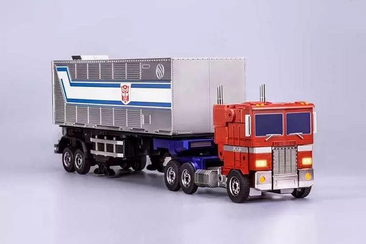 Robosen Flagship Optimus Prime Trailer Kit