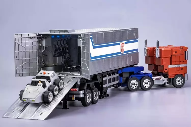 Robosen Flaggschiff Optimus Prime Trailer-Kit 856_2