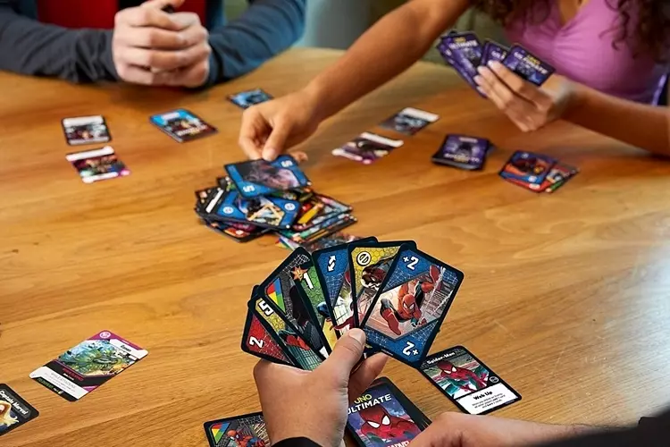 Mattel Uno Ultimate Marvel kāršu spēle 858_3