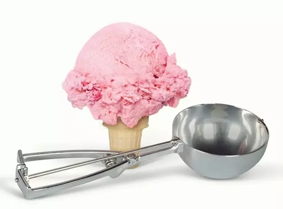 Usa ka Giant Ice Cream Scoop Para sa Giant Ice Cream Cravings 8822_1