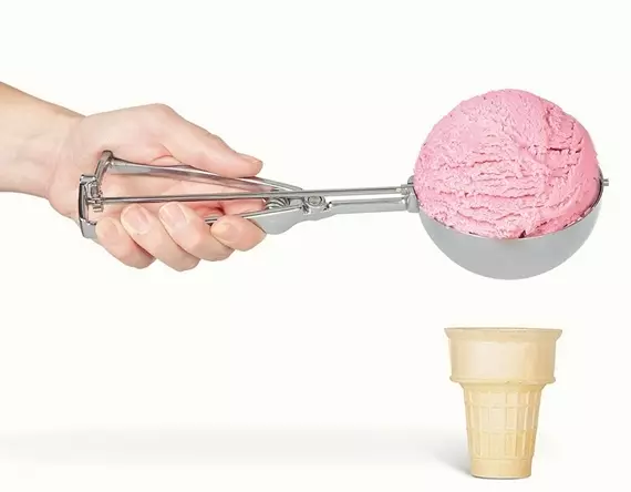 Usa ka Giant Ice Cream Scoop Para sa Giant Ice Cream Cravings 8822_2