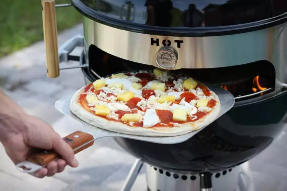 KettlePizza breytir ketilgrillinu þínu í viðareldspizzuofn 8848_1