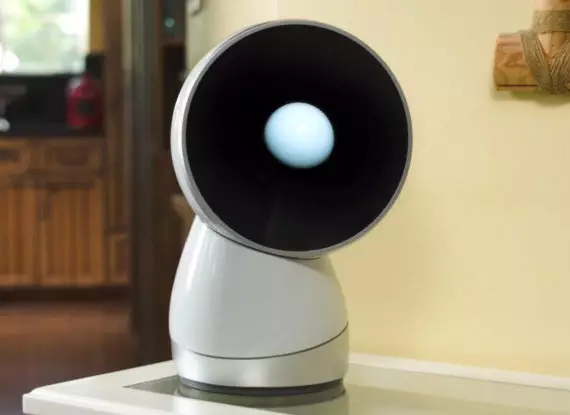 Robot-kan quruxda badan ee lagu magacaabo Jibo waxa uu rabaa in uu ka mid noqdo qoyskaaga