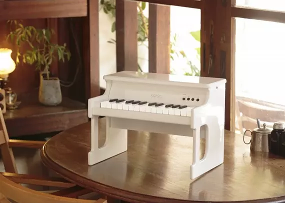 Korg tinyPiano: Isang Laruang Piano na May Tunog ng Tunay na Instrumento 9795_3