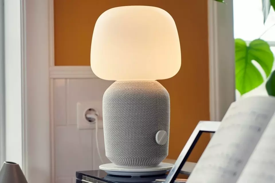 Sonos x IKEA ಸಿಮ್ಫೋನಿಸ್ಕ್ ಟೇಬಲ್ ಲ್ಯಾಂಪ್ 9981_1